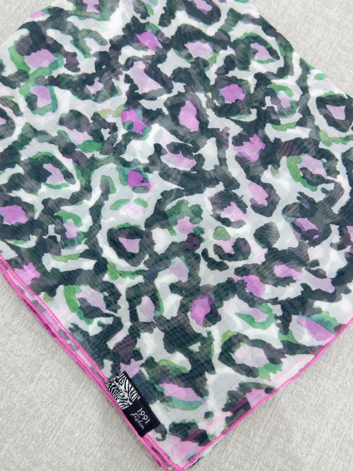 waill shailaa snaik grein pink